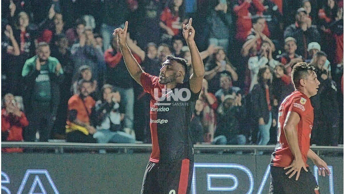 Ramón Ábila ganó la pulseada y será titular en Colón