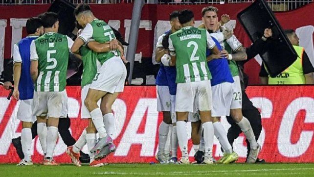 Victoria de Banfield por 2 a 1 ante Newells en Rosario