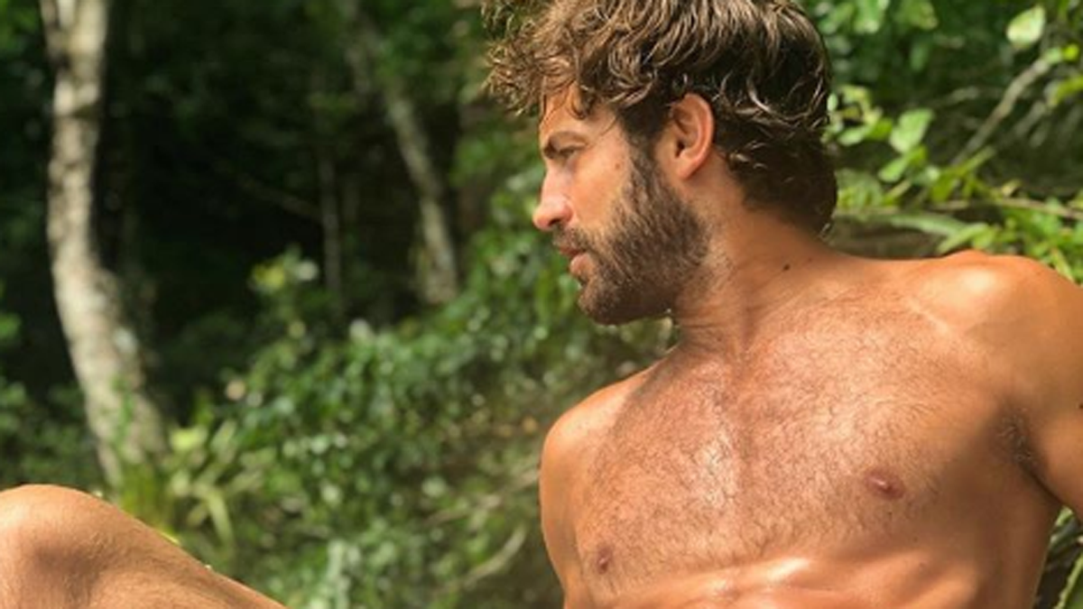 Benjamín Alfonso se desnudó en plena playa de Brasil