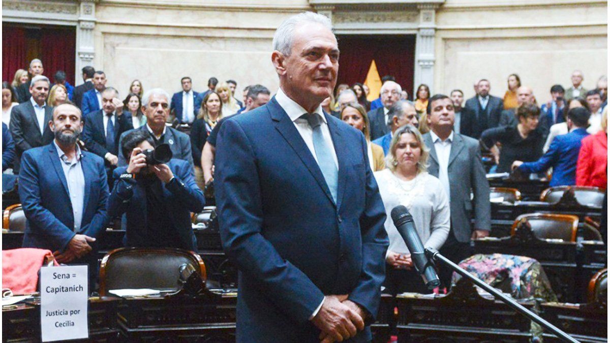 Atilio Benedetti juró y ocupó la banca que dejó Rogelio Frigerio