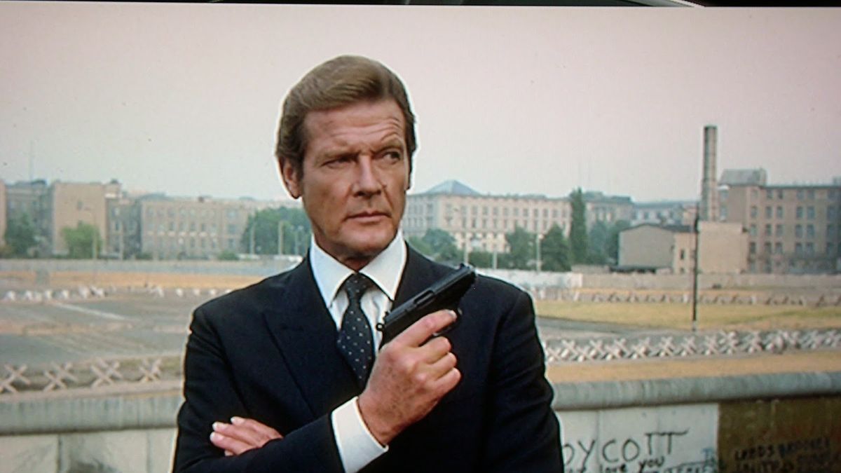 A los 89 años falleció el actor británico Roger Moore, el santo que ...