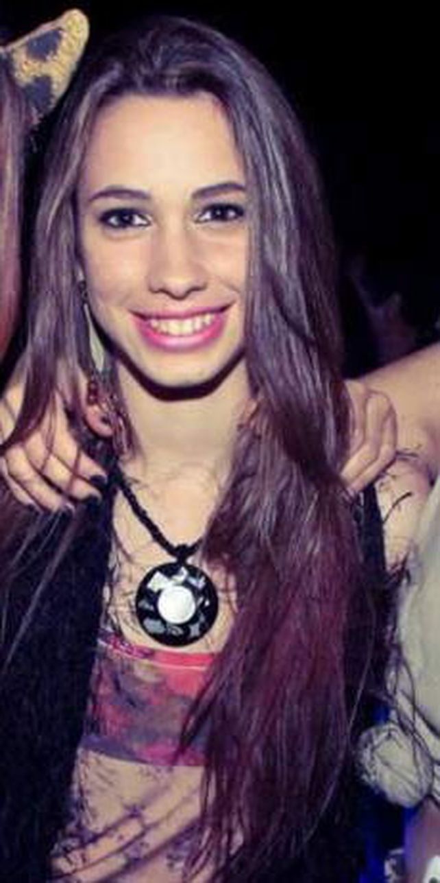 Así es Mechy Rohrer, la protagonista del video hot con dos pilotos