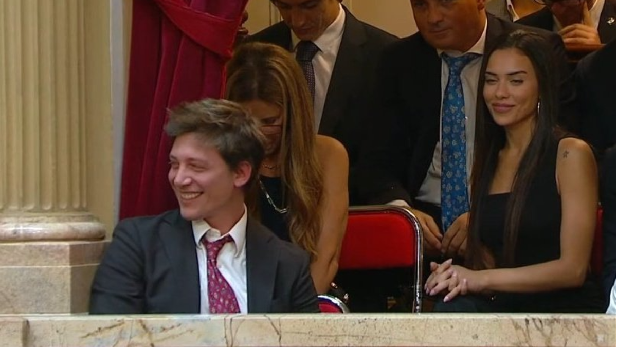 La presencia de Santiago Caputo en el Congreso no pasó desapercibida en ...