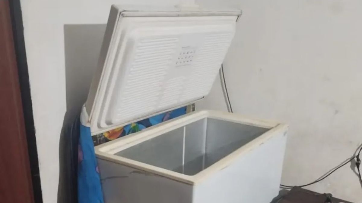 Una mujer halló a su hijo de 13 años muerto en el interior de un freezer
