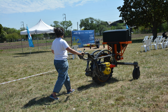 El Inta presentó en sociedad al tractor Chango para los agricultores ...