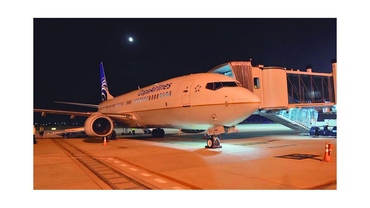 Parate en la pista del aeropuerto de Rosario: No hay ningún tipo de ...
