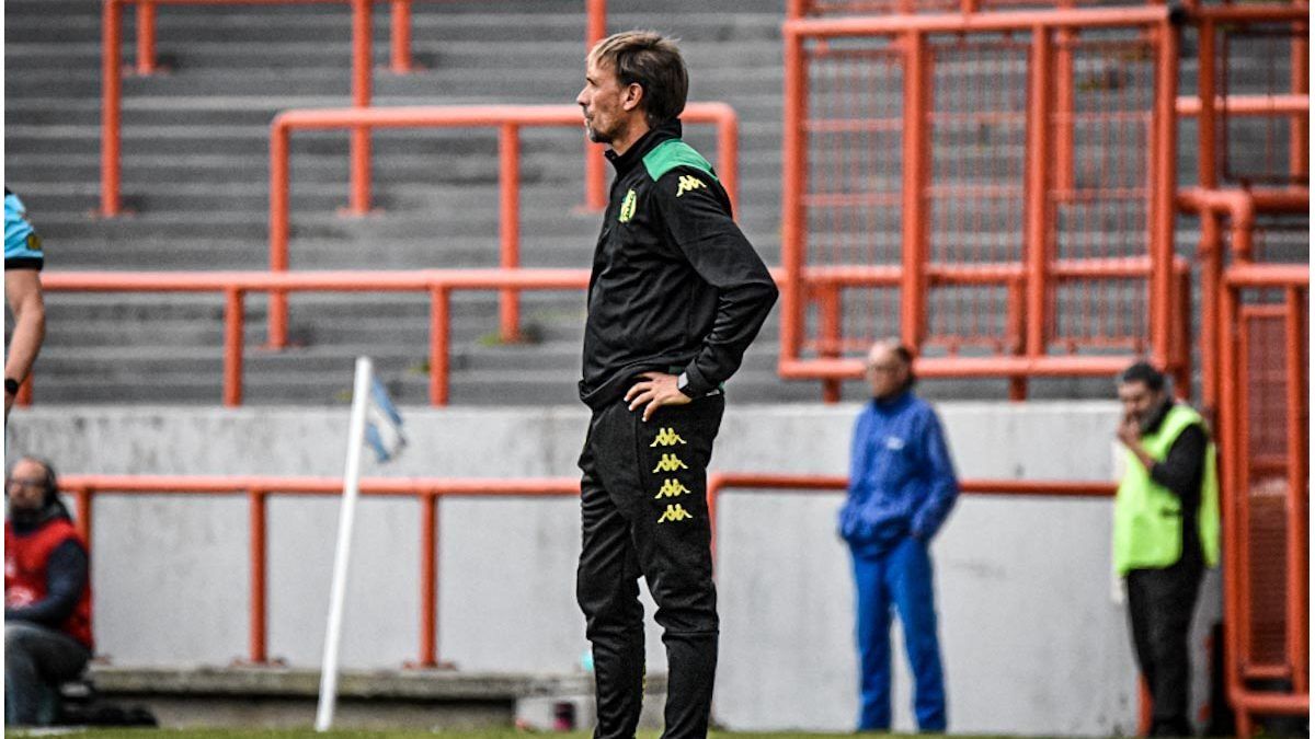 Charlier dejó de ser el entrenador de Aldosivi y ya estaría su reemplazante