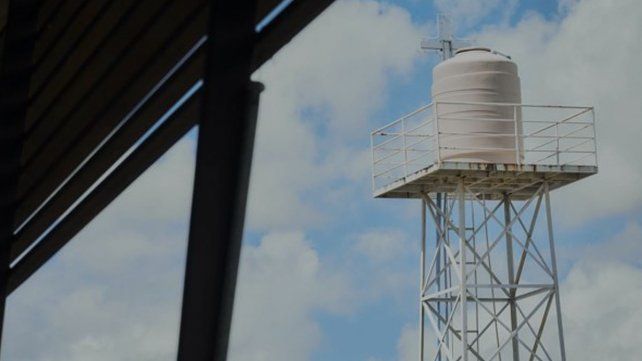 Tanque de agua exterior o interior: ¿cuál es mejor para tu casa?