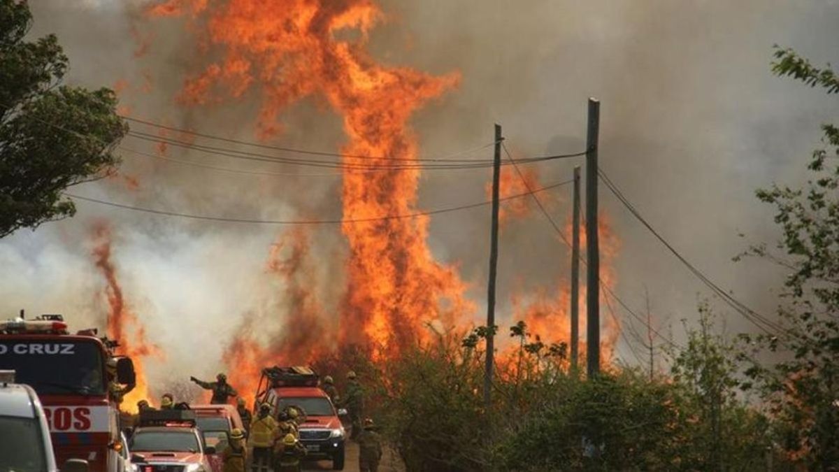 Evacuaciones, casas quemadas y más peligro por los incendios en Córdoba