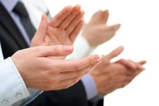 ¿Por qué aplaudimos todos al mismo tiempo?