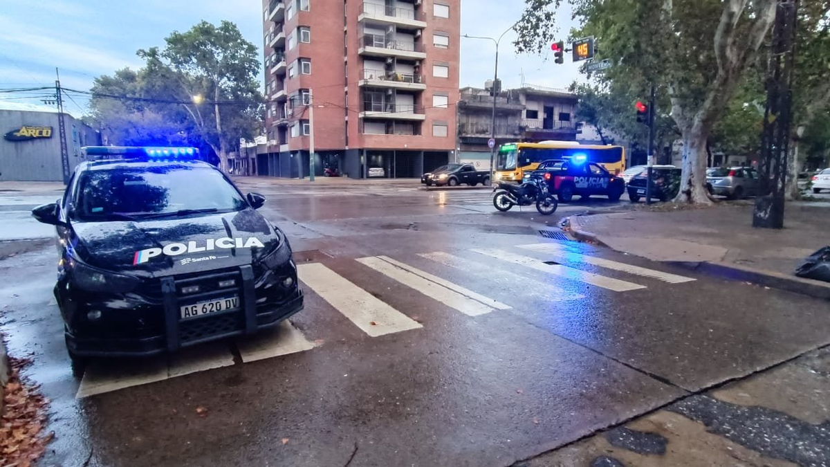 Choque en zona oeste: por la lluvia, no pudo dominar la moto y ...