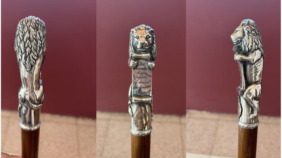 Un santafesino prepara un bastón presidencial para Javier Milei ...