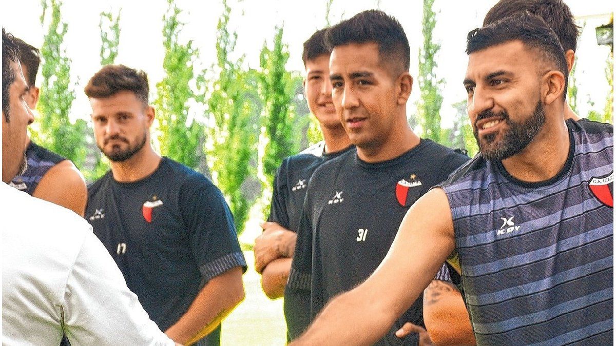 Ramón Ábila sufre en Colón el efecto Mundial