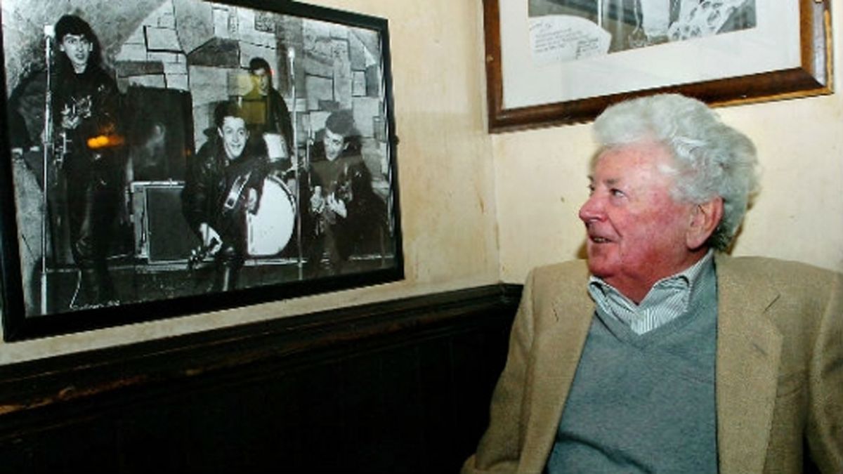 Falleció el primer mánager de Los Beatles
