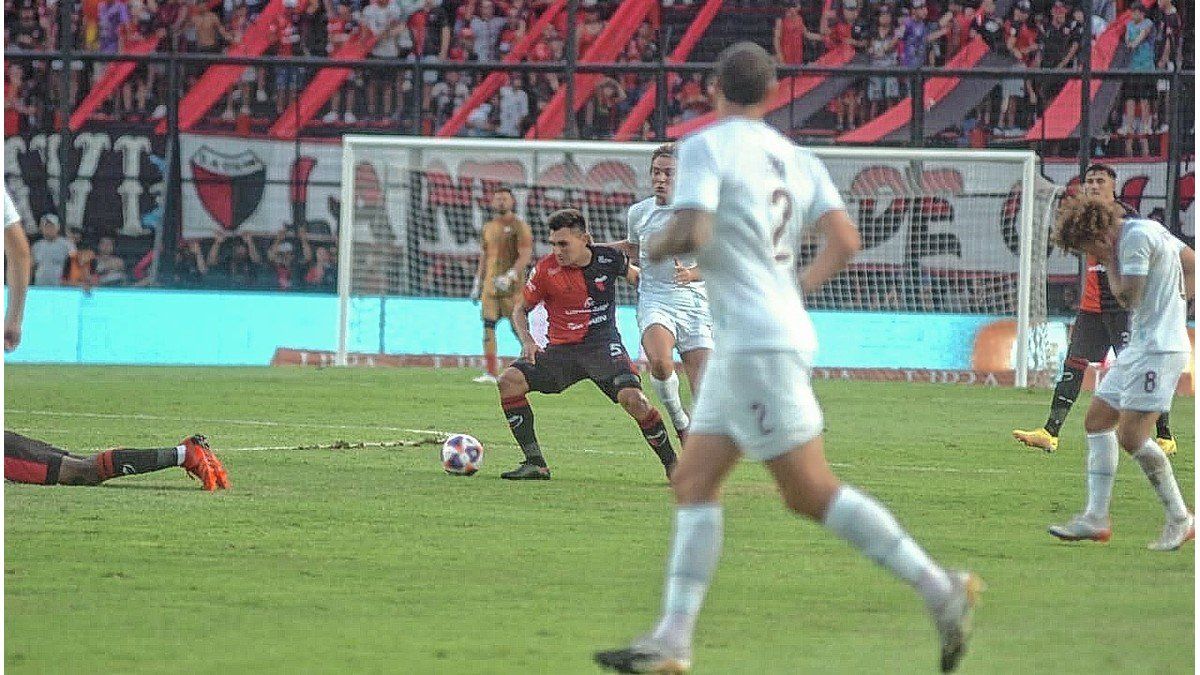 Lanús pisó fuerte en Santa Fe y derrotó a Colón