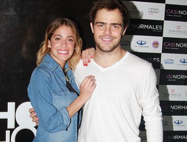 Tini Stoessel tendrá que bancarse que su novio se desnude en escena