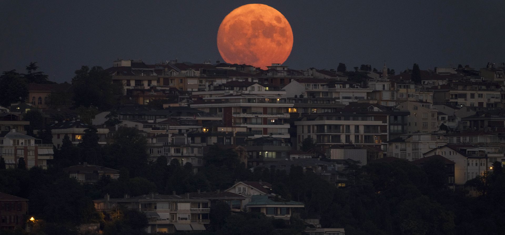 Superluna de Esturión, las imágenes que dejó el fenómeno cósmico