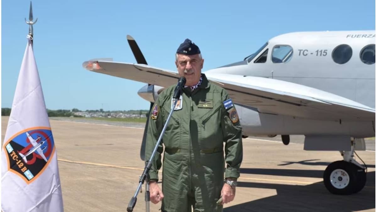 El Gobierno echó al jefe de la Fuerza Aérea por el uso de aeronaves con ...
