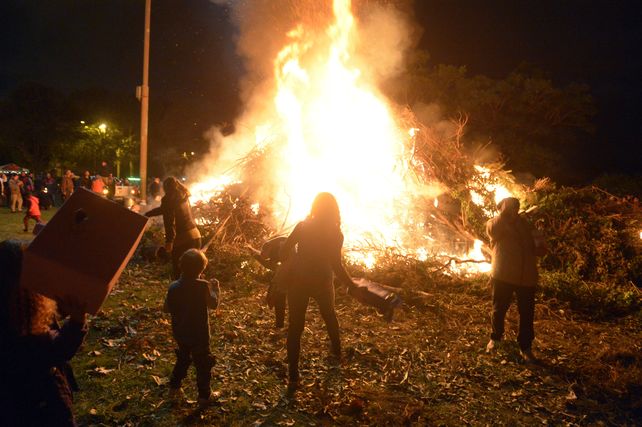 Llega la tradicional fogata de San Pedro y San Pablo