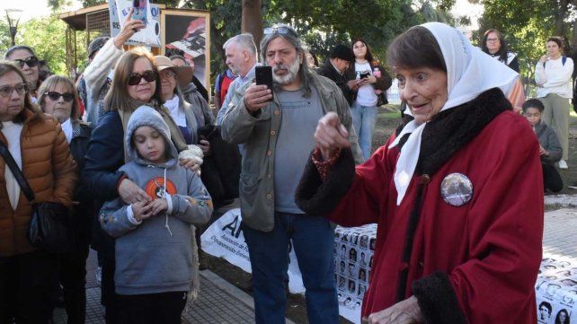 Falleció Taty Almeida, la referente de Madres de Plaza de Mayo