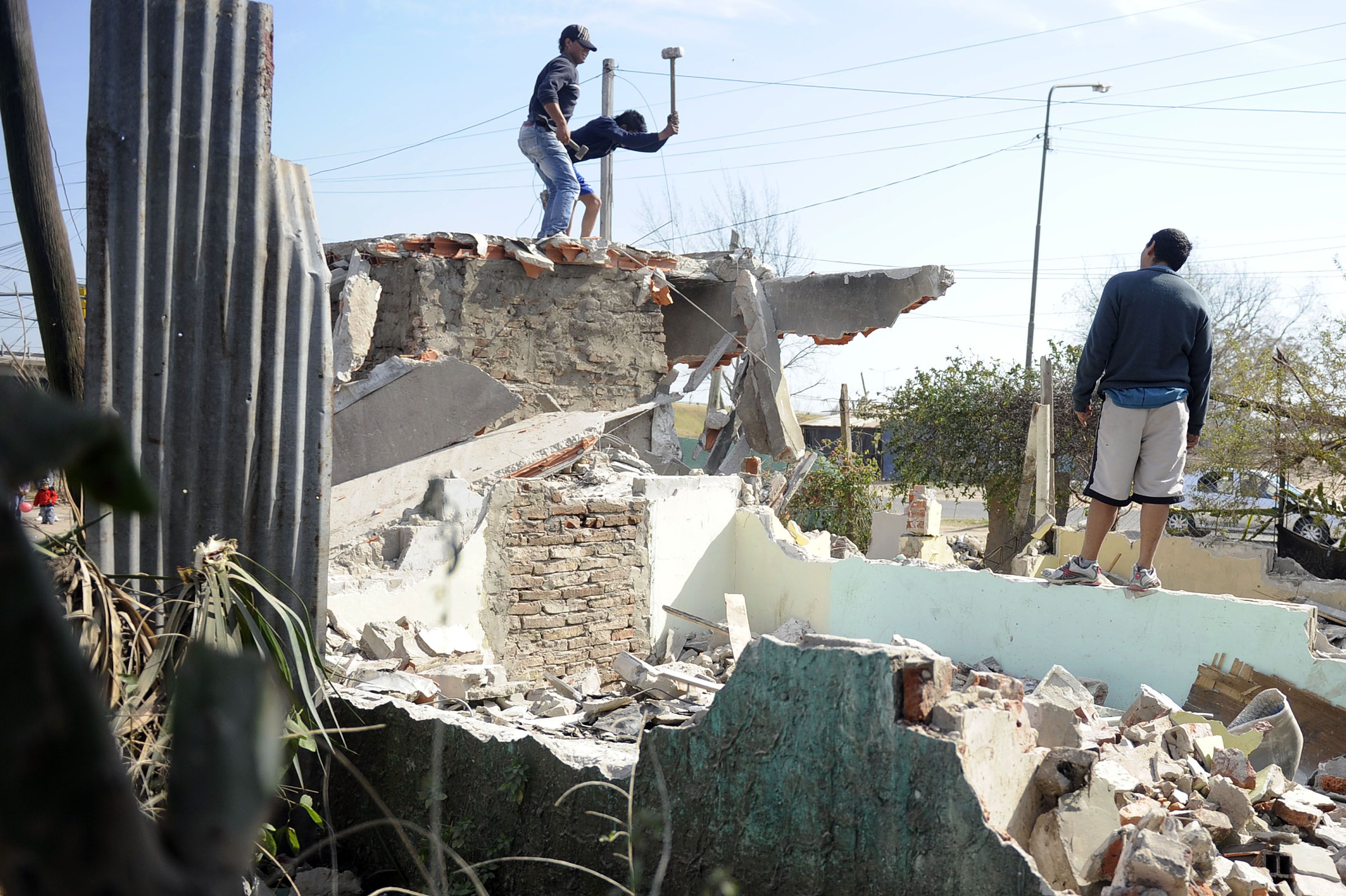 La provincia avaló el pedido que hizo Berni para derrumbar puestos de ...
