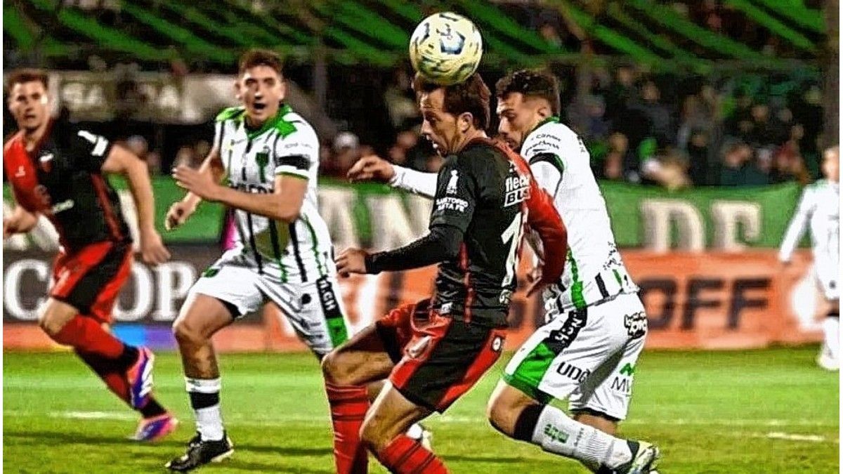 Colón profundizó su crisis, perdió con Nueva Chicago y sumó su tercera ...
