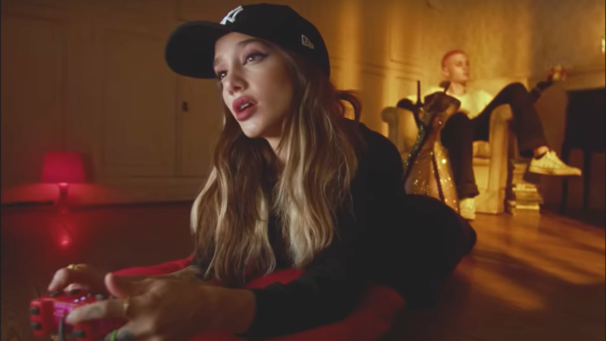 Ángela Torres vuelve recargada: tres lanzamientos y dos fechas en ...