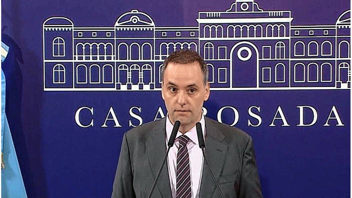 La CGT está del lado equivocado de la historia, dijo el vocero Manuel ...