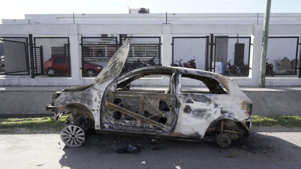 Misterio en torno al hallazgo de dos cuerpos calcinados en un auto