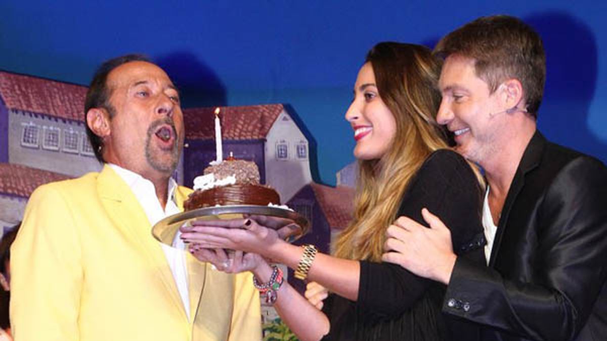 Francella cumplió 60 y su hija lo sorprendió en el escenario