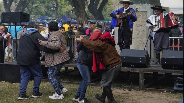 Postales de la fiesta popular por el Día de la Bandera