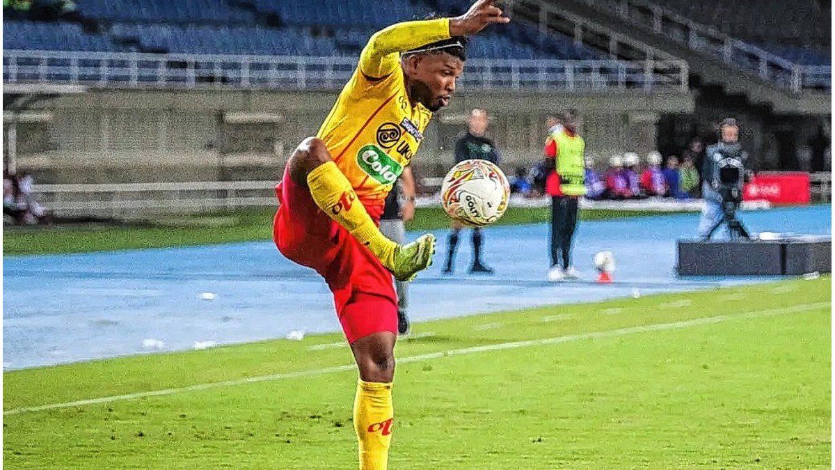 El colombiano Mosquera selló su llegada a Newells