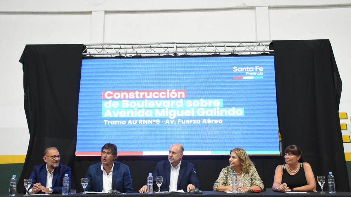 Funes: Perotti realizó la apertura de sobres para la obra de la Avenida ...