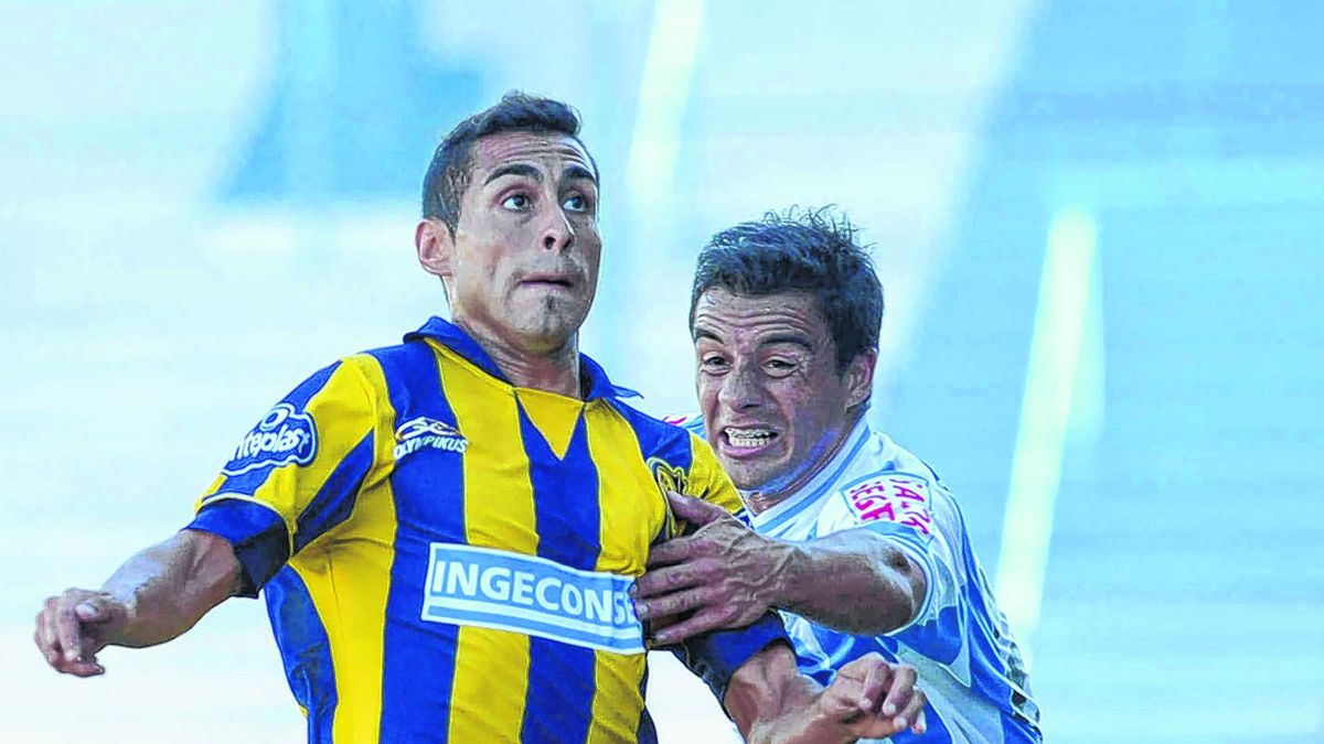 El Pachi Carrizo, por el centro y hasta en el carril derecho