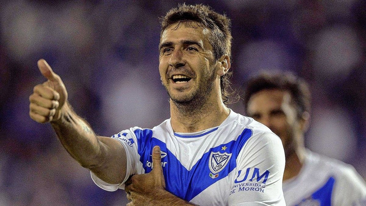 Vélez hizo oficial el regreso del delantero Lucas Pratto