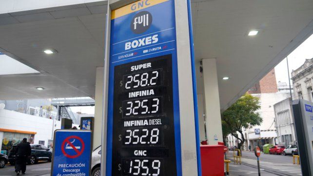 YPF también aumenta sus naftas y Massa anunció un congelamiento de precios YPF también aumenta sus naftas y Massa anunció un congelamiento de precios