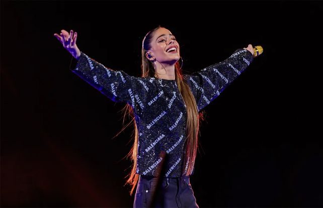 Coldplay sorprendió al invitar a Tini Stoessel en el quinto recital que ...