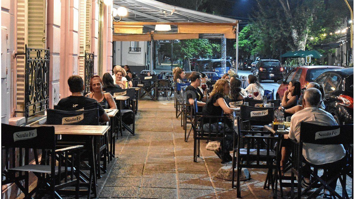 Los bares de Santa Fe se preparan para la temporada alta con optimismo pese a la caída del consumo