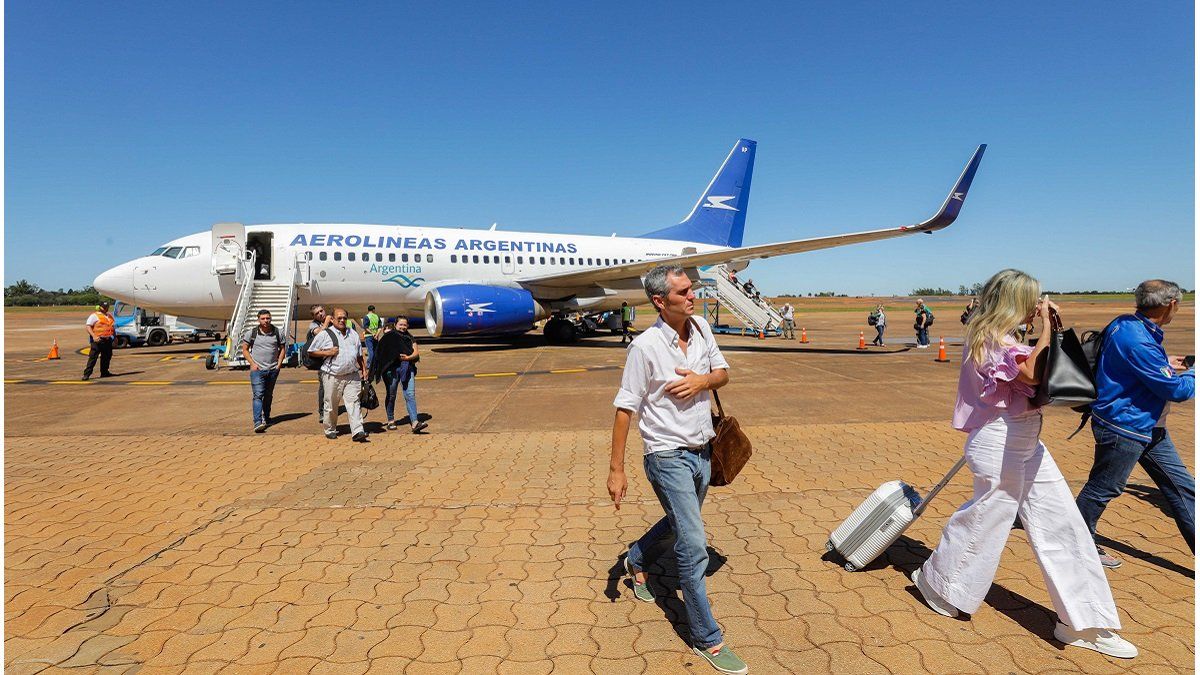 Aerolíneas Argentinas transportará 222.000 pasajeros en el fin de ...