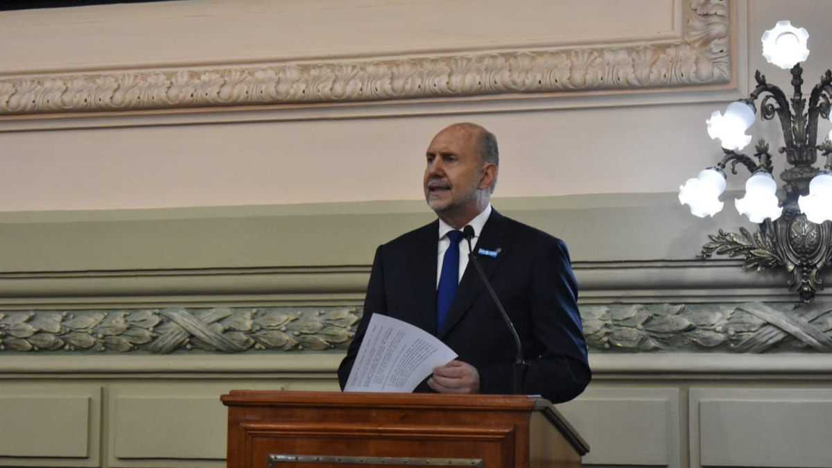 Perotti ante la Asamblea Legislativa brinda su último informe de gestión