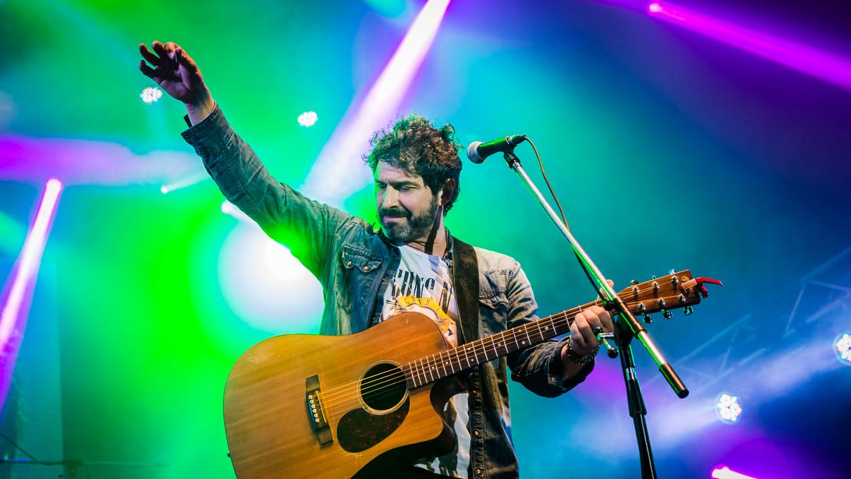 Iván Noble llega hoy a Rosario con un recital acústico