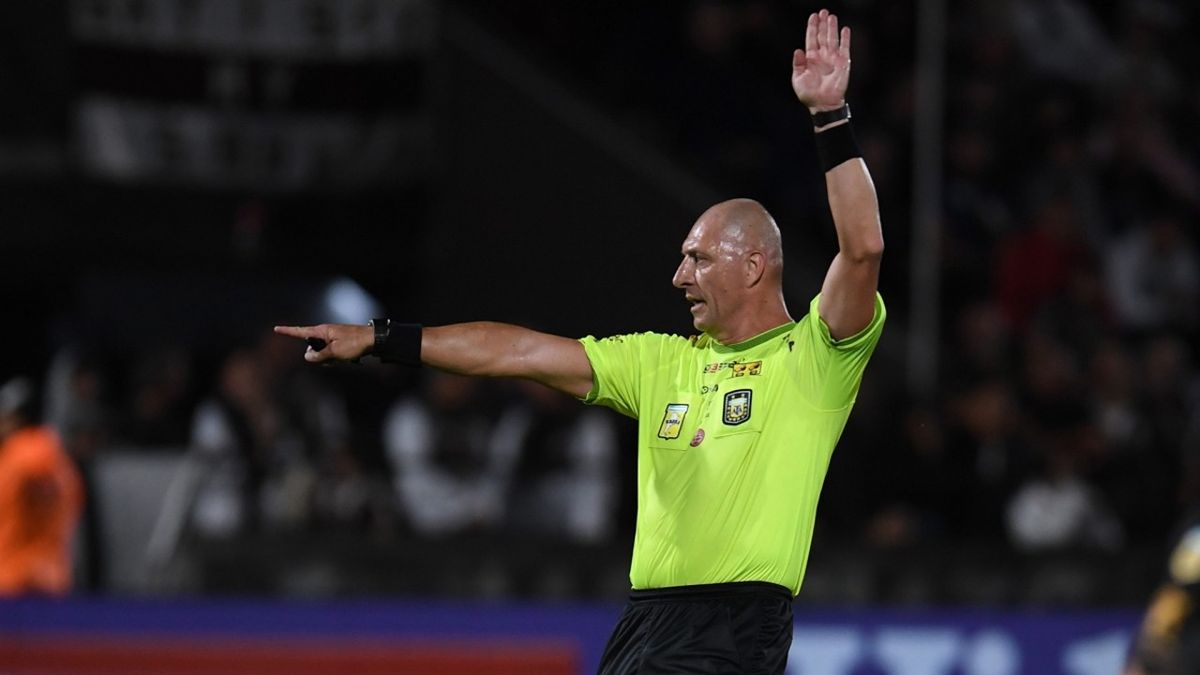 Se retiró Néstor Pitana, árbitro récord y referente de la historia del ...