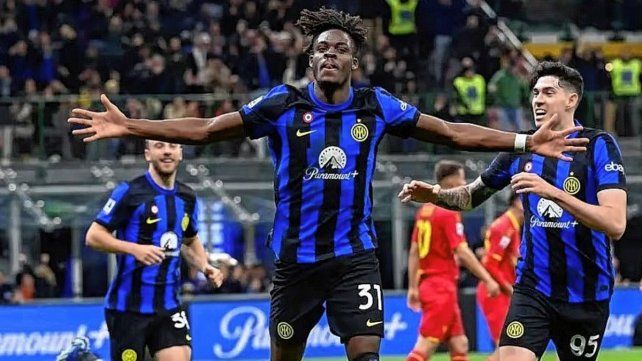 Inter venció a Lecce y se consolida como líder en Italia