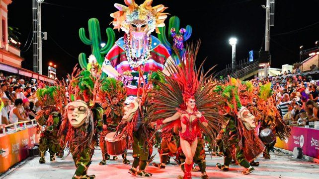 La cuarta noche del Carnaval del País marcó un cierre espectacular