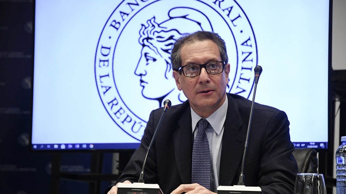 Pesce: el Central no frena importaciones pero establece mecanismos de pago