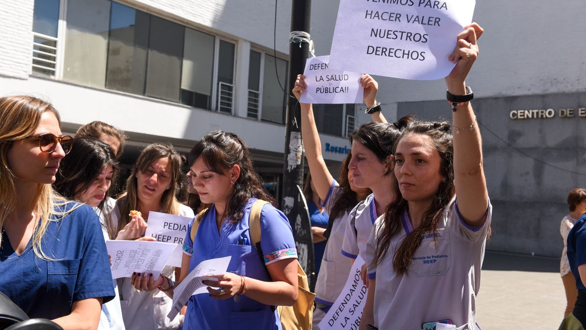 Comenzó el paro de los médicos residentes y se movilizan a Gobernación