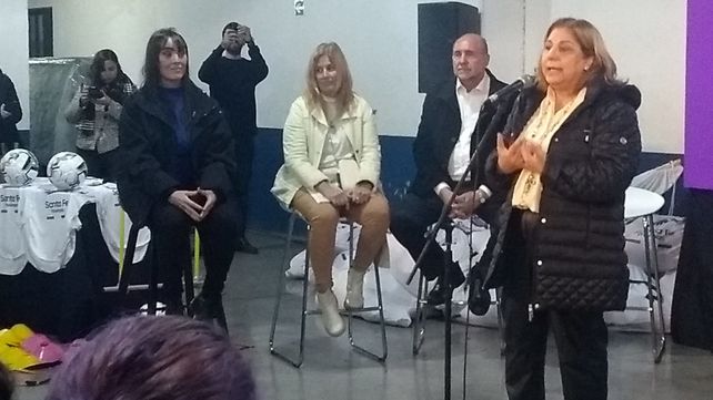 Santa Fe, junto a las mujeres de la Rosarina de fútbol