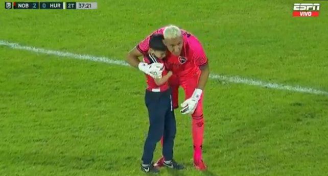 El entrañable gesto de un niño que abrazó a Keylor Navas y emocionó al ...