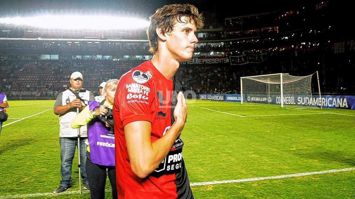 Conti: Ojalá pueda alguna vez levantar un título con Colón