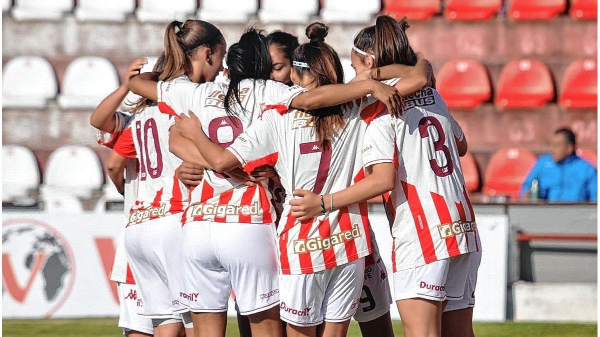Las chicas de Unión apabullaron a Juventud Unida en Santa Fe